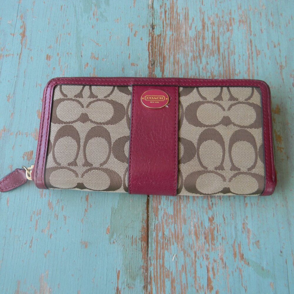Coach Plum/Tan Signature Logo Canvas Plum Raspberry L… - Gem